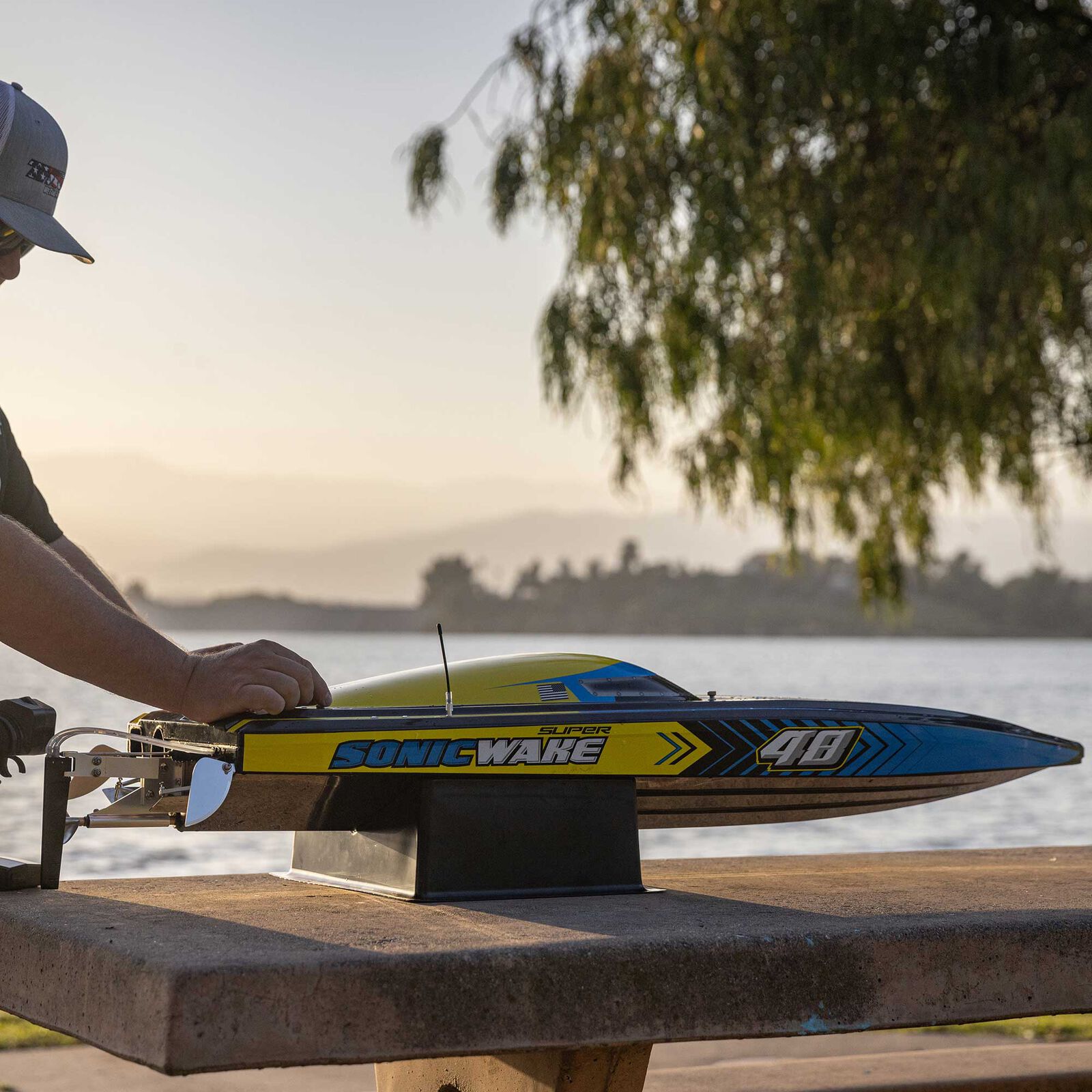Super Sonicwake 48" 8S Self-Righting Brushless Deep-V RTR | Pro Boat