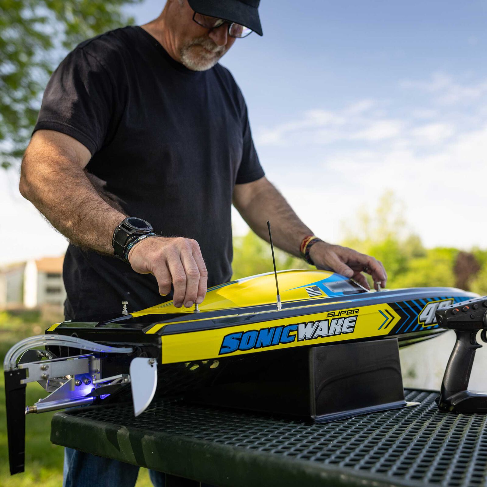 Super Sonicwake 48" 8S Self-Righting Brushless Deep-V RTR | Pro Boat